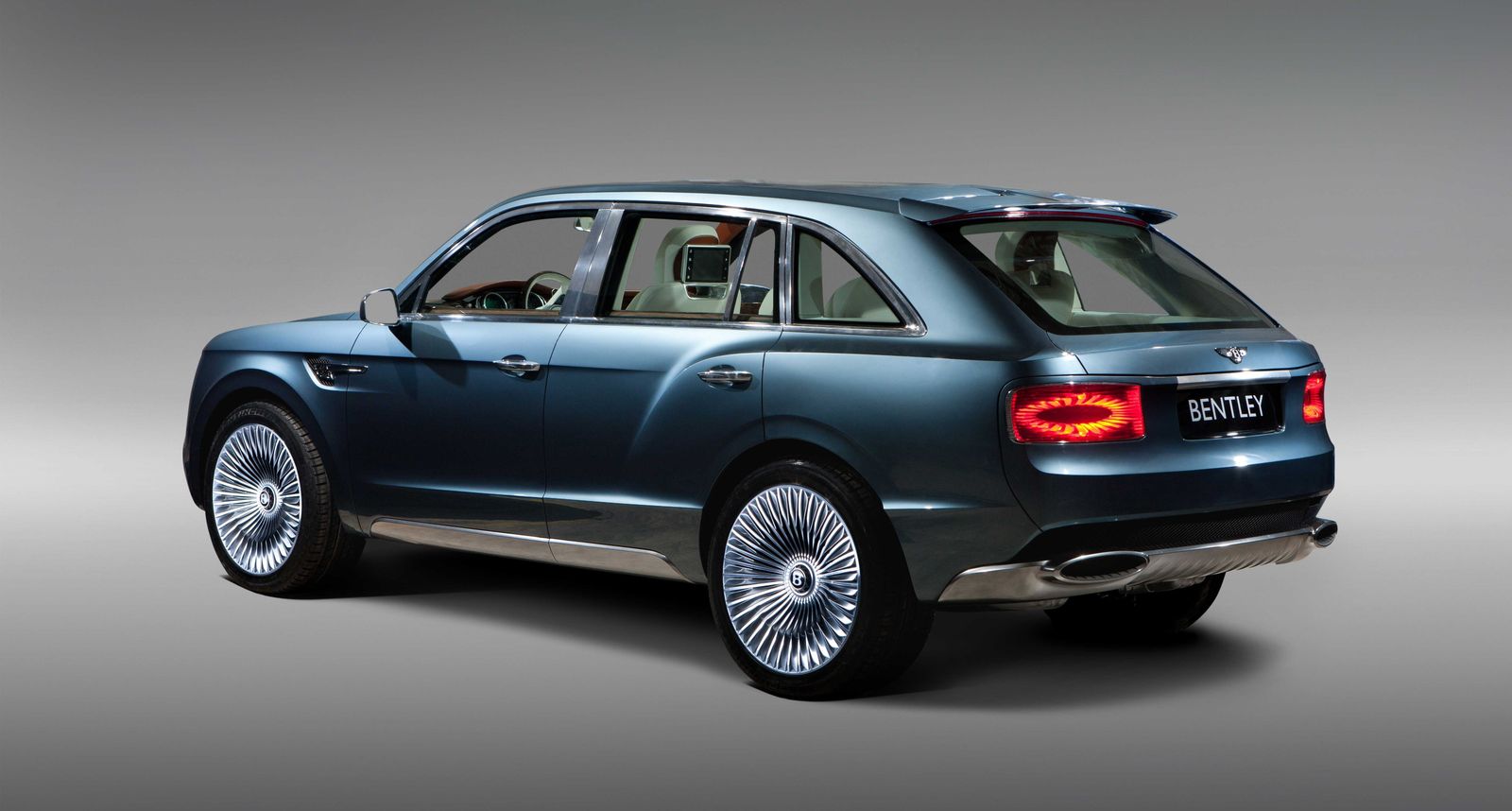 Bentley Menggoda Publik dengan Merilis Video SUV Perdananya