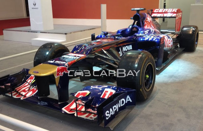 Honda and Renault Memamerkan Mobil F-1 di GIIAS