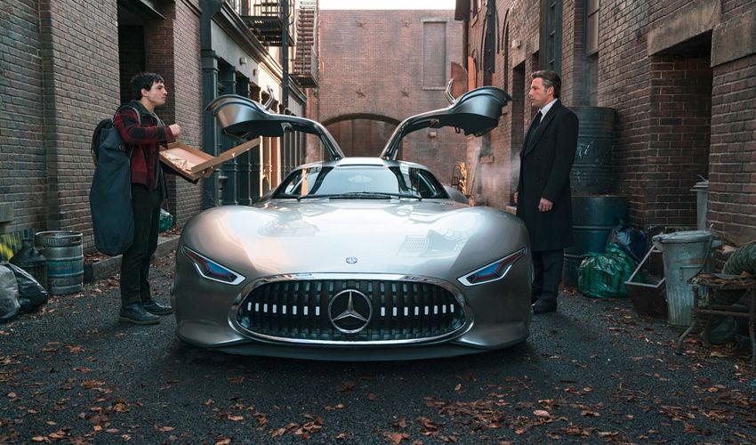 Tinggalkan Jeep Renegade, Bruce Wayne Naik Mercedes-AMG Vision