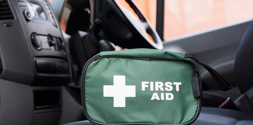 5 Safety essentials you should always keep in your car