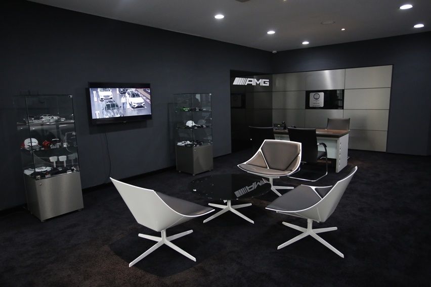 AMG Performance Center Pertama di Jakarta Resmi Beroperasi