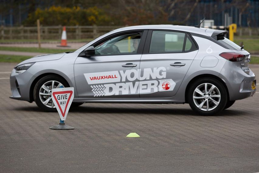 Study: Driving lessons for 17-year-olds boost self-confidence
