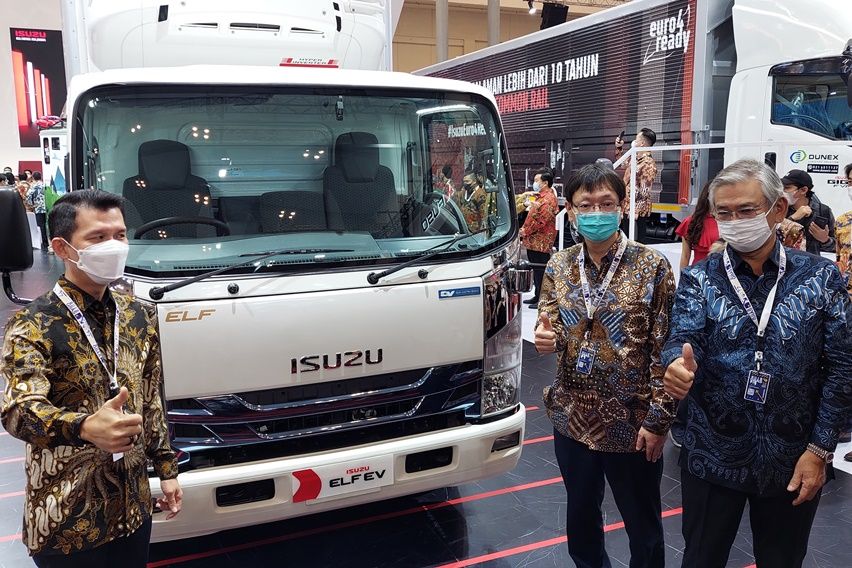 GIIAS 2022: Isuzu Pamer Truk Elf Listrik dan Beragam Produk Inovatif