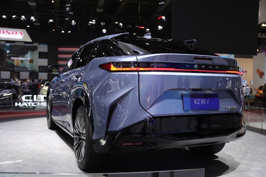 Mobil Listrik All New Lexus RZ Unjuk Diri di GJAW 2023