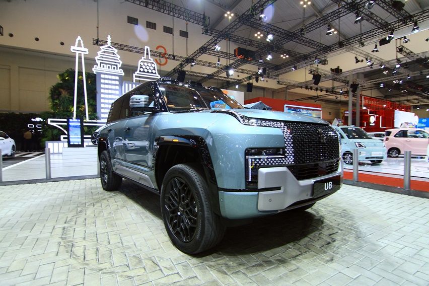 Boyong SUV Ultramewah Yangwang U8 ke GIIAS 2024, BYD Pamer Teknologi E-4 Platform