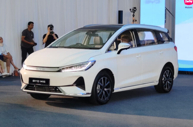 Sime Darby BYD has officially launched the affordable BYD M6 EV MPV in Malaysia today with ...