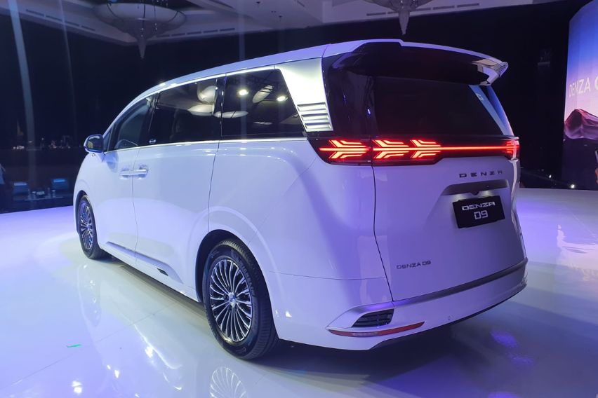 Dipajang di IIMS 2025, Lihat Kelengkapan Denza D9 dan Skema Cicilannya