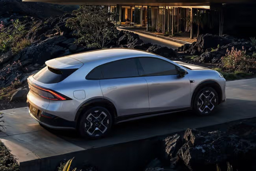 Xpeng G7 EV debuts in China with a bang, secures 10k bookings in 46 mins