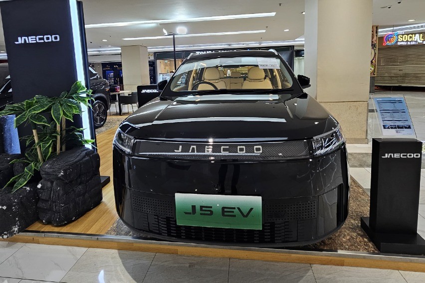 Jaecoo Tampilkan J7 SHS dan Memperkenalkan J5 EV Premium di Mall Kota Kasablanka