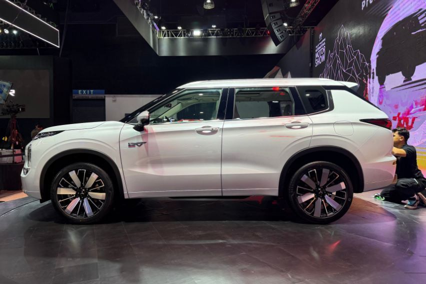 Mitsubishi Outlander PHEV unveiled prior to August PH release